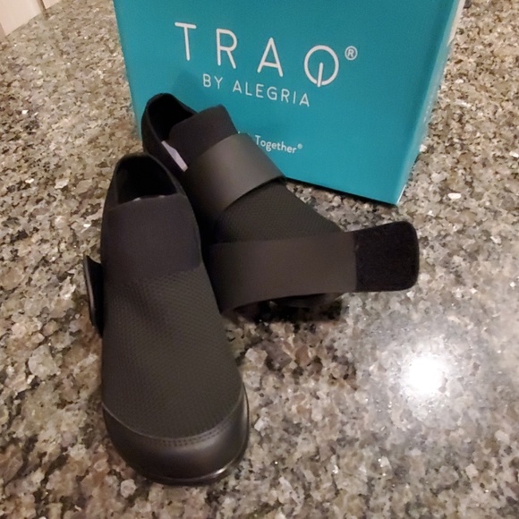Alegria | Shoes | Alegria Traq Qwik Walking Fashion Sneakers | Poshmark